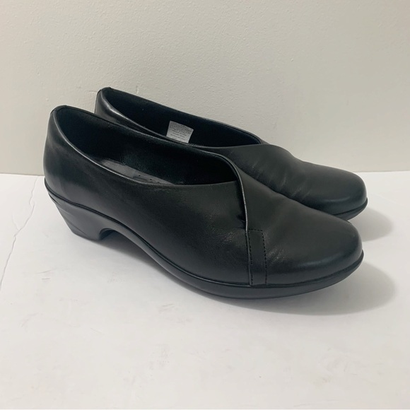 Aravon | Shoes | Euc Aravon Black Leather Slip On Wedge Loafer Size ...